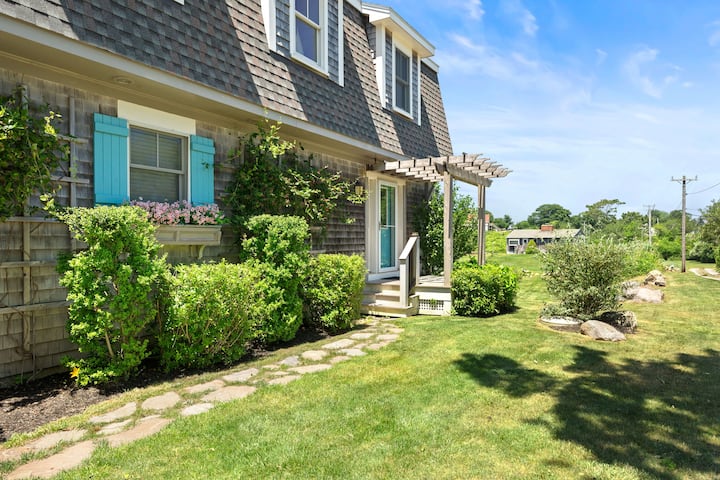 6 Bedrooms, 4.5 Baths, Ac, Close To Town & Beaches - Block Island, RI