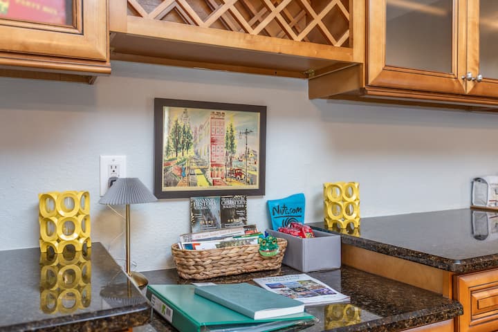 Sleeps 6 · Stocked Kitchen · Large Yard · Laundry - Skidaway Island, GA