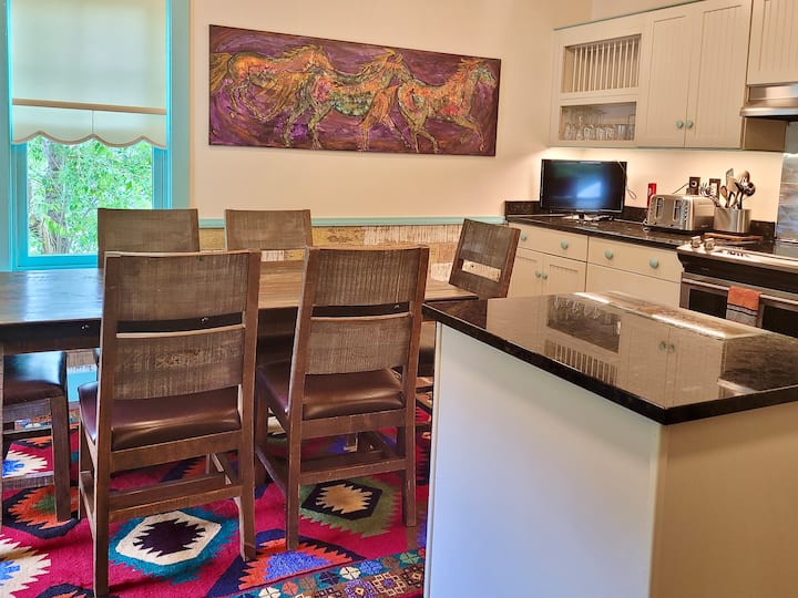 Charming Rendezvous Suite At The Guy Waring House! - Winthrop, WA