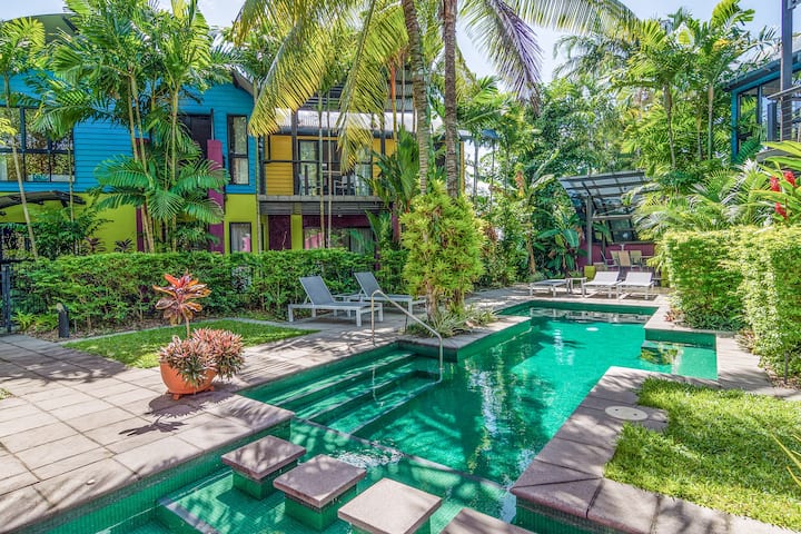 Beach-side Deluxe Studio Apartment - Port Douglas