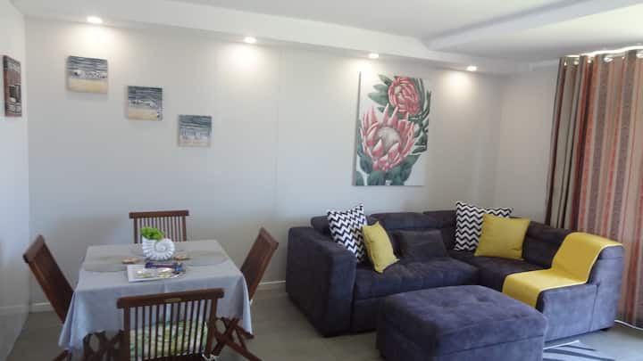 Eastpoint Splendour Overlooking Harbour Entrance - Durban
