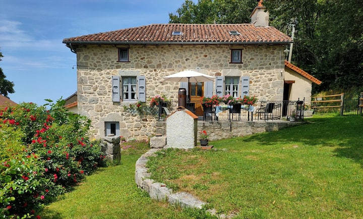 Authentique Maison De Ferme Près D'un Lac - Auvergne