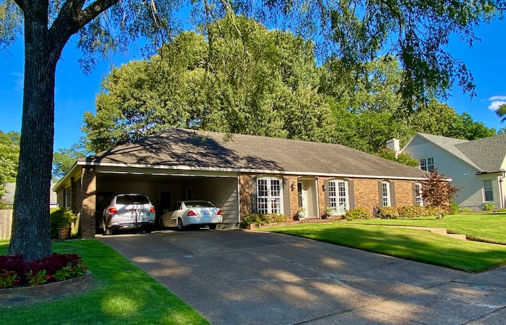 Spacious 3 Br / 2 Bath House In East Memphis - 멤피스