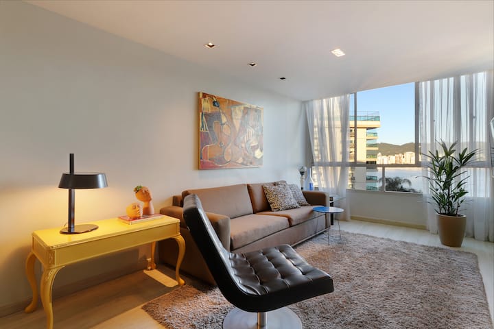 Localização Conforto Design Com Vista Para A Praia - Niterói