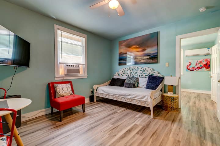 Cozy Park Circle, Charleston Guest House - Charleston, SC