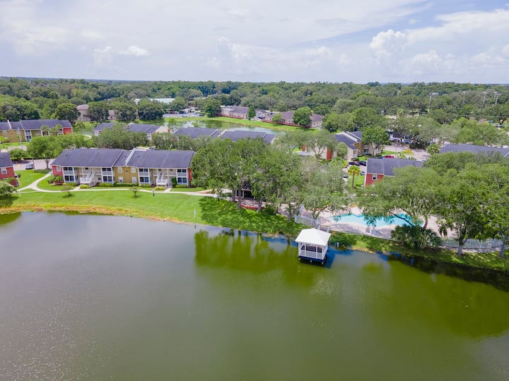 Lake Front - Corner Unit - 2 Bedroom 2 Bath - Tampa Bay, FL