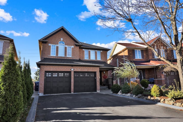 Monthlyfamilyrental-near Airport/hospital-backyard - Brampton