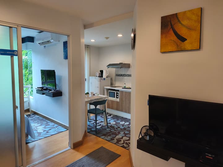Modern Condo King Bed 5 Star Sleeping Comfort Pool Gym Wifi Patong Area Phuket - Phuket