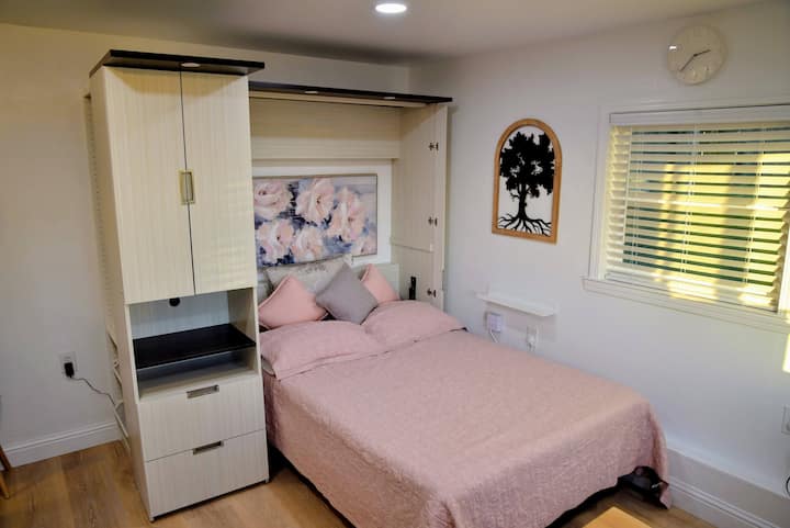 Private Studio With Great Bay View - Oakland, CA