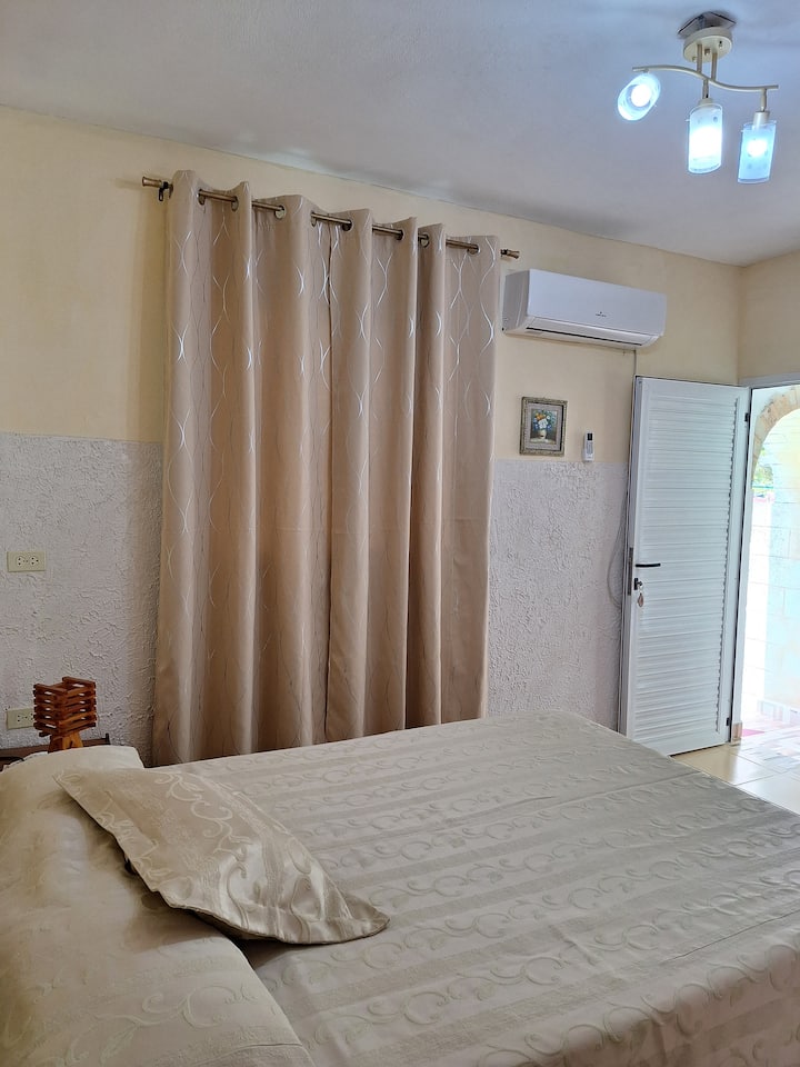 Habitación Privada Con Baño, A 300 M De La Playa - Varadero