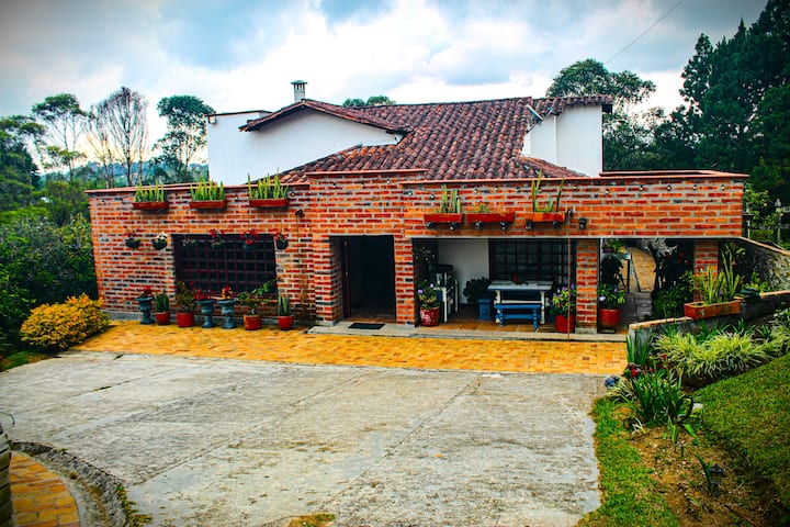 Acogedora Villa Campestre " Finca El Portal" - Rionegro