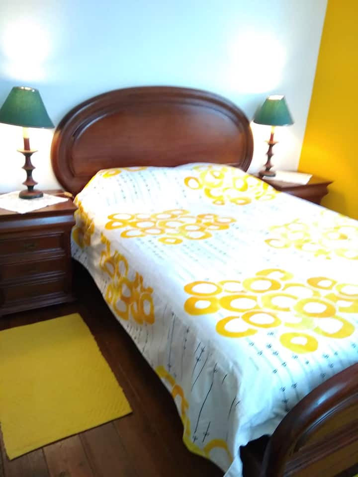 Casa Da Avó Micas - Quarto Amarelo - Luso