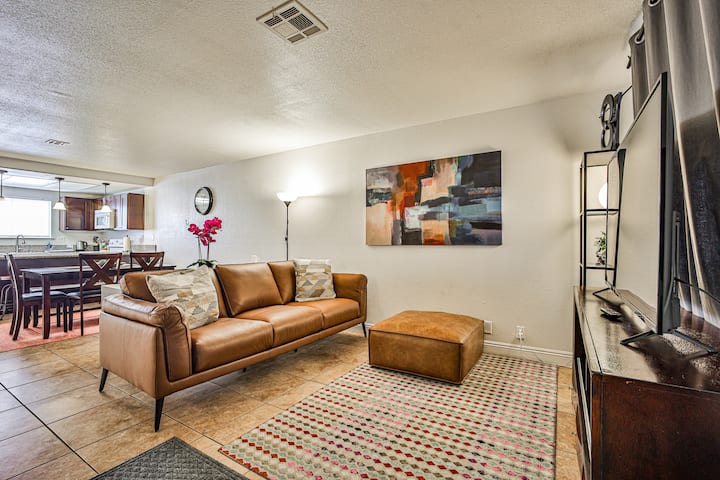 (Esc) Modern 2br/2ba Home Near Strip And Chinatown - Las Vegas Strip, NV