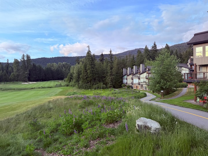 Majestic Fairway Retreat | Hot Tub | Bbq | Views - Whistler