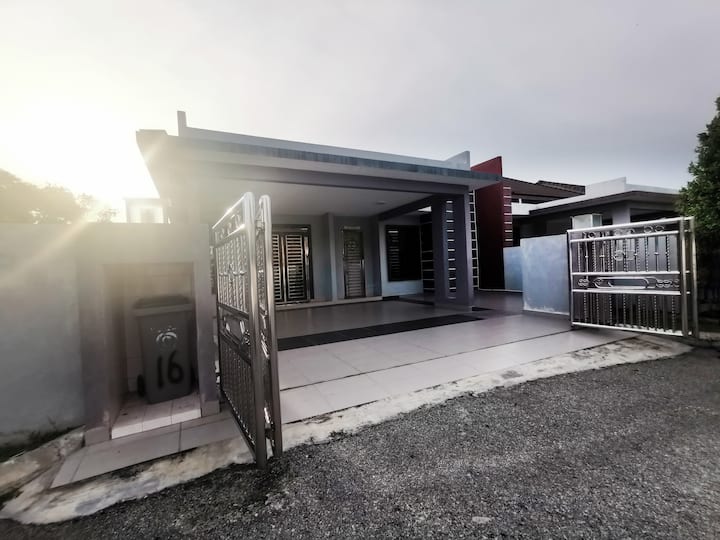 Papago Homestay ＊位于Port Dickson/新家/四房/适合十二人以上 - Bagan Lalang