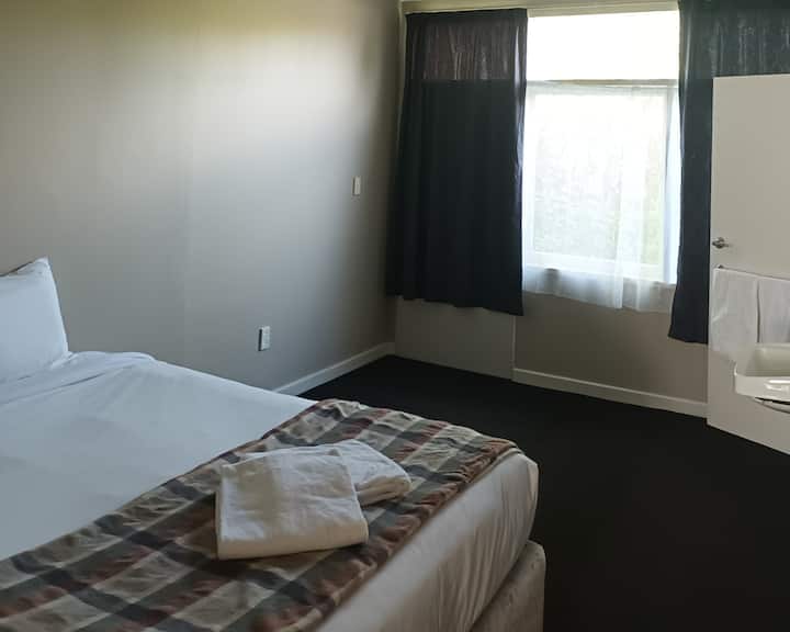 104 - Private Self-contained Hostel Unit - 6pax - Tūrangi