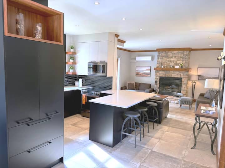 Bright Home By The Pool; 10 Feet From Ski-in/out - Mont-Tremblant