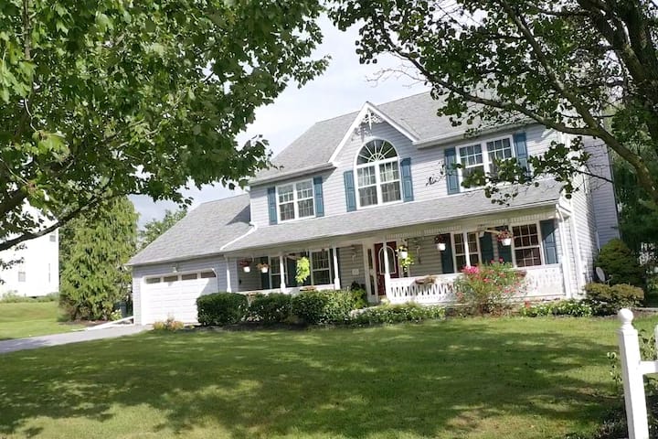 Great Room In A Great House 3 - Bucks County, PA