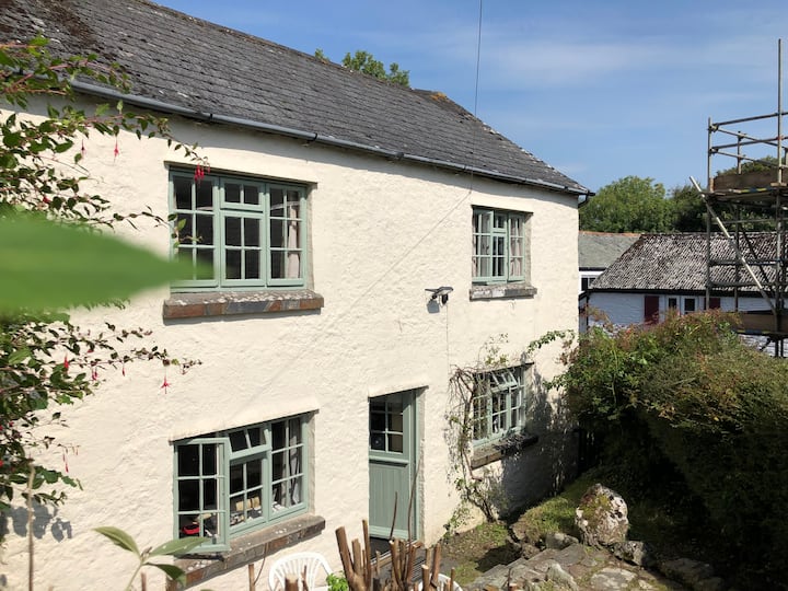 Old Hundredth , Kingston, Kingsbridge, Devon, Uk - Ivybridge