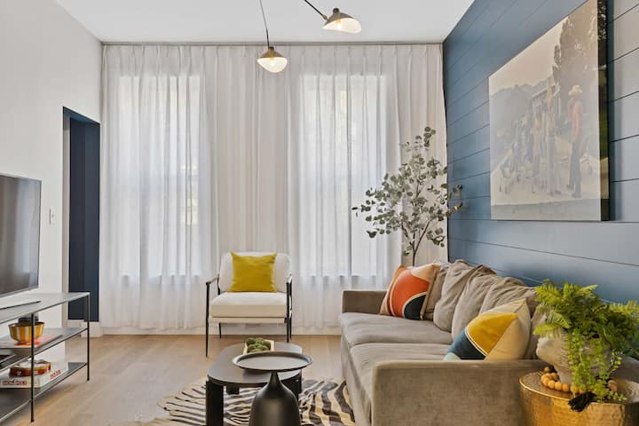 Cool Quiet Coach House, Private Access + Patio - Lincoln Park - Chicago