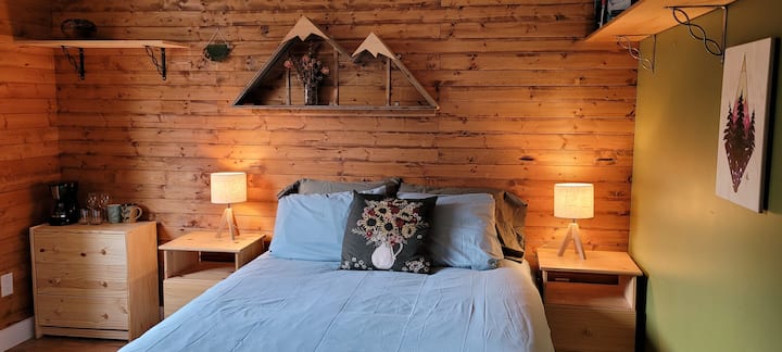Cozy Room In The Rockies - Golden