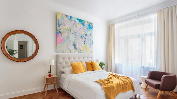 Art Filled Apartment In The Heart Of Riga - Riga