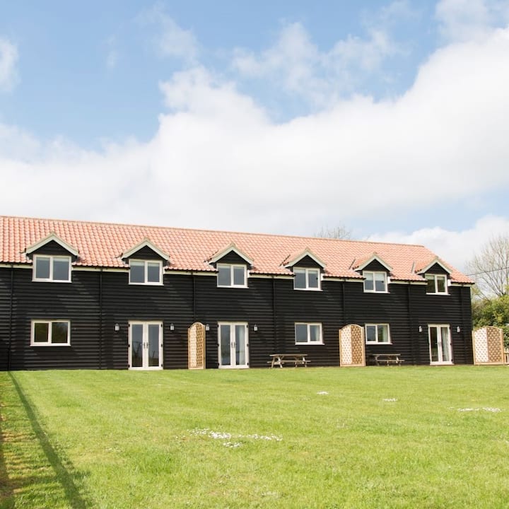 Norfolk Holiday Home, Free Access To Pool, & Gym - Norfolk
