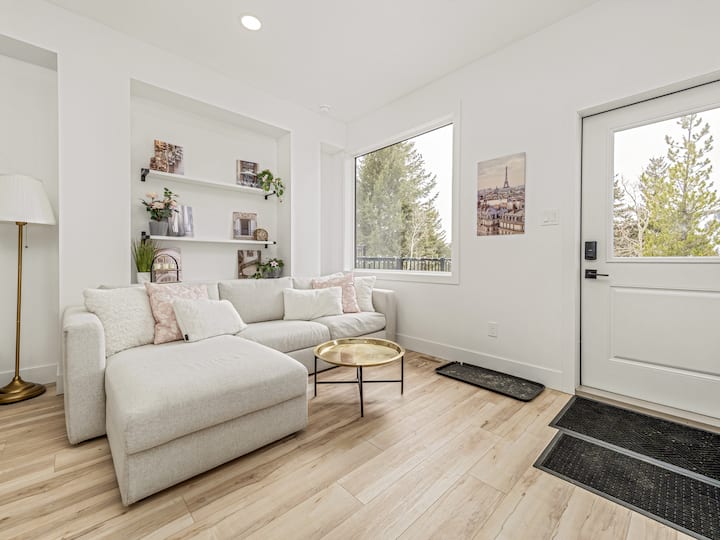 Paris Inspired Mountain Getaway - Blairmore