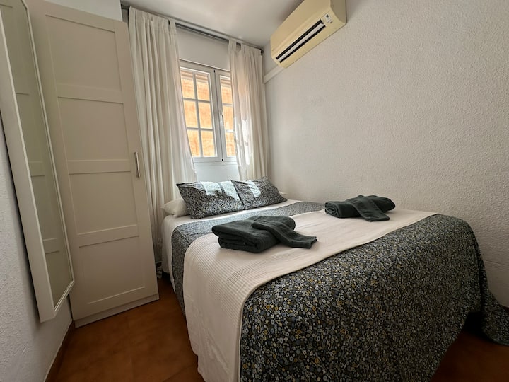 Amazing Yellow Room Near Picasso House Wifi Aacc - スペイン マラガ