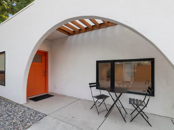 Modern Salt Lake City Home: 1 Bedroom, 2 Bath - Salt Lake City, UT
