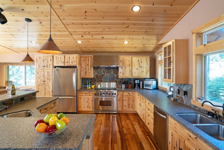 Lake Tahoe Luxury Rental Cabin - Truckee, CA