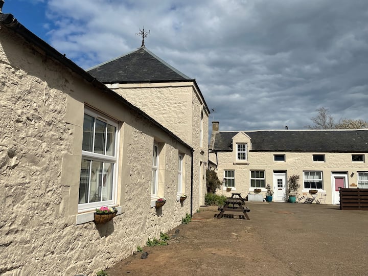 Over Hailes Holiday Cottages - The Granary - Haddington