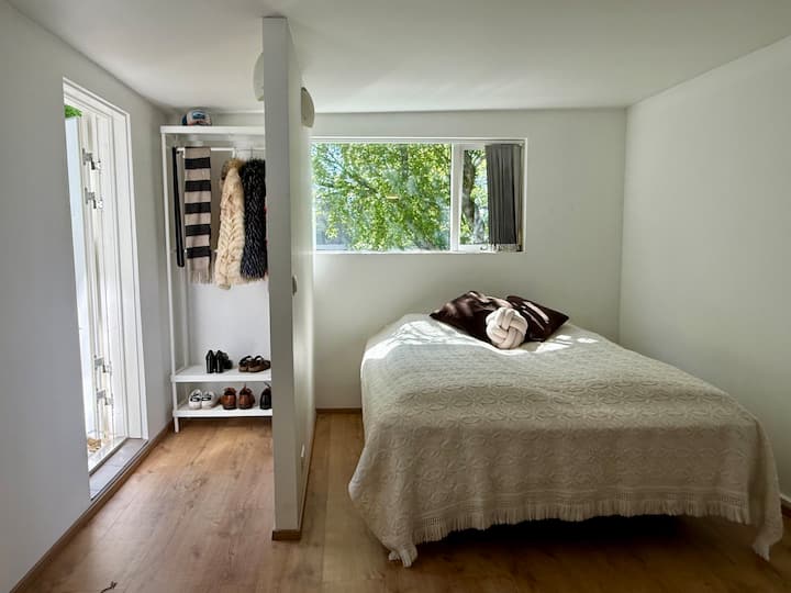 Charming And Private Place Close To City Center - Reykjavík