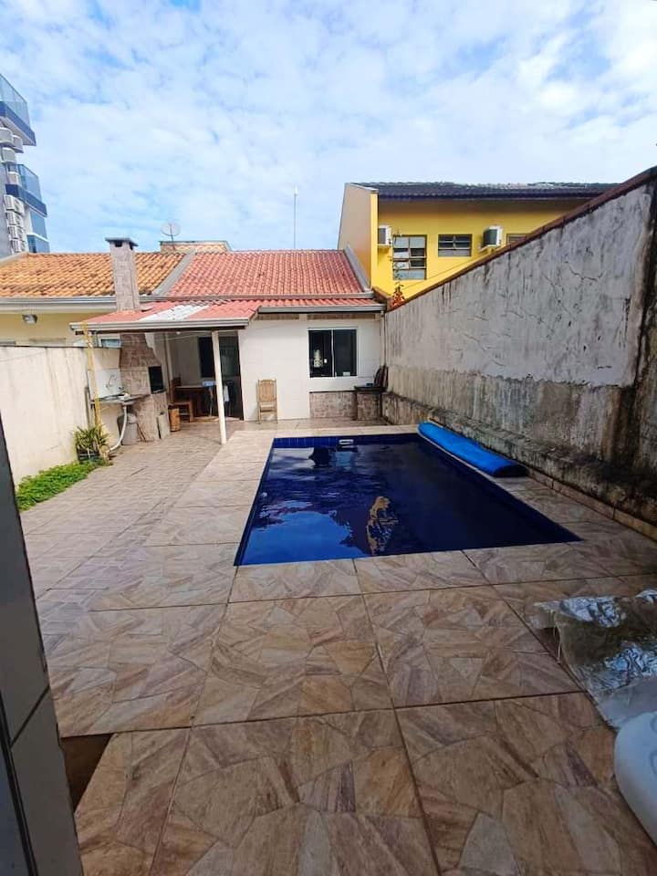 Beach House With Pool, Near The Beach. - Matinhos
