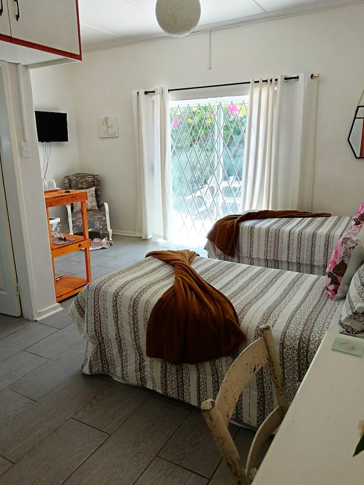 Six On Greeff Guestroom - Graaff-Reinet