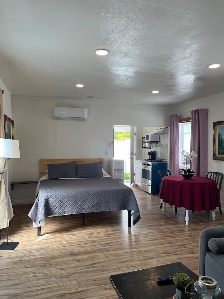 Quiet And Cozy Studio In Encino - Los Ángeles, CA