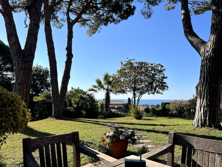 Villa Avec Piscine, Tennis Dans Charmant Domaine ! - Juan-les-Pins