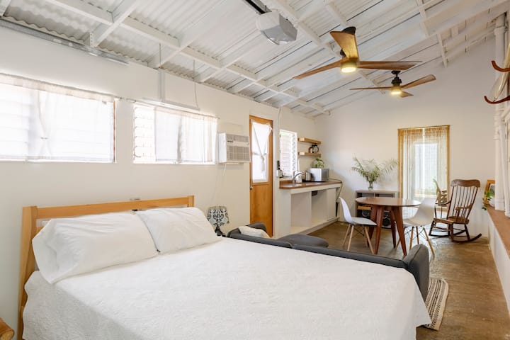 Rustic Studio & Outdoor Shower. Walk To The Beach! - Hawaii