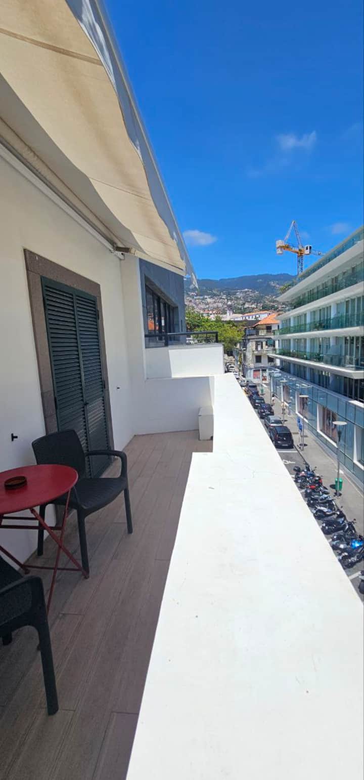 Junior Canavial Terrace-view&free Park@heart City - Funchal