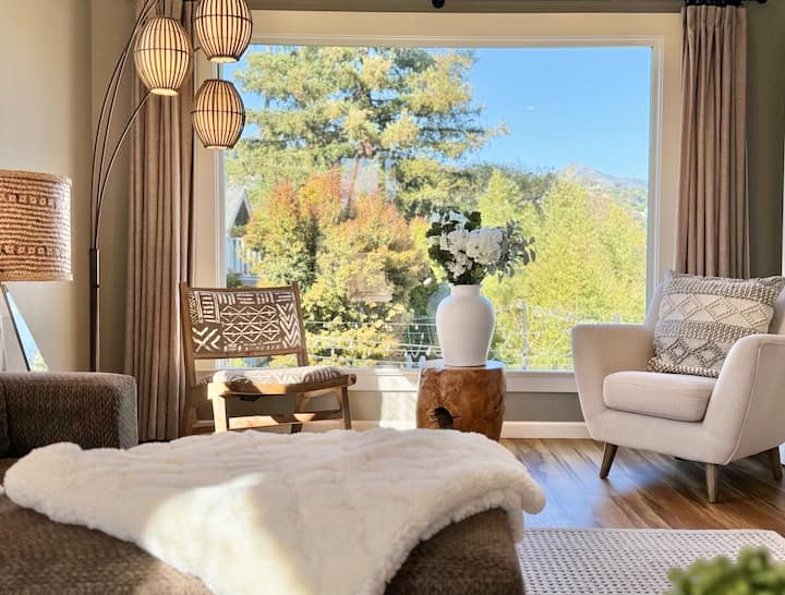 Spacious Park Terrace Downtown- Mountain Views - Santa Barbara, CA