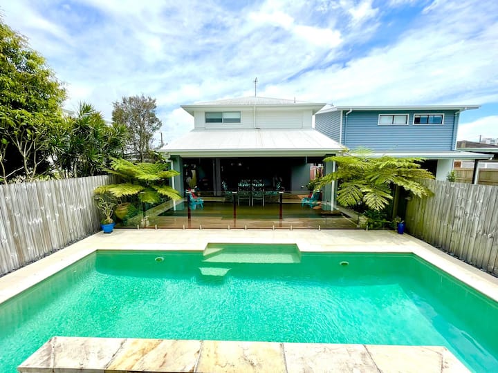 Modern Family Retreat With Pool - Gold Coast