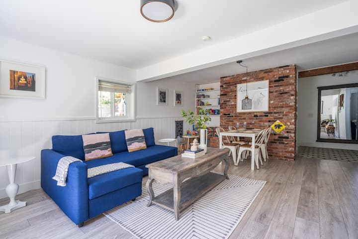 Amazing Neighborhood Suite 10 Mins To Downtown Vic - Saanich