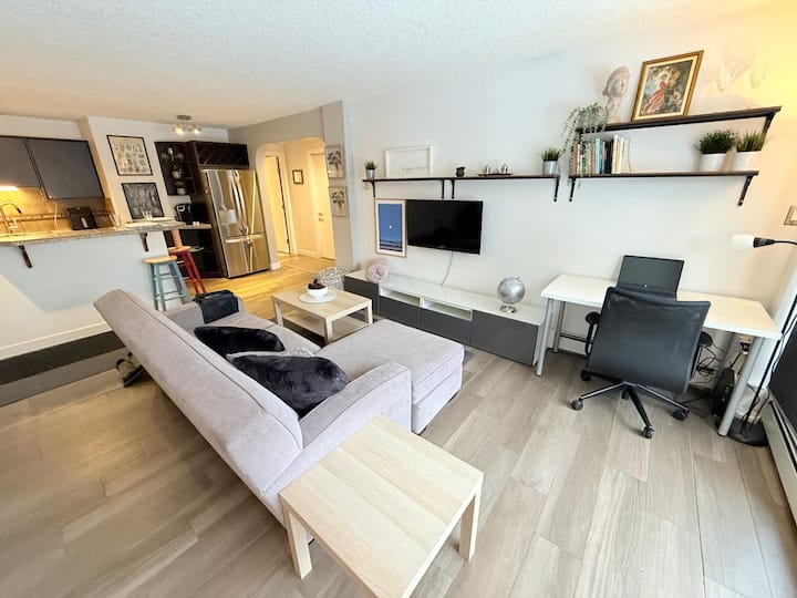 1 Bed Vibrant Location: Perfect For All Travelers! - カルガリー