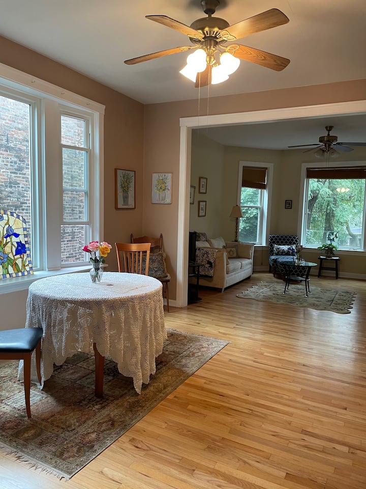 Logan Square 2nd Floor Chicago Victorian - Chicago