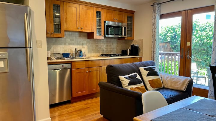 Tranquil Marina Studio, Patio & Backyard - Sausalito, CA
