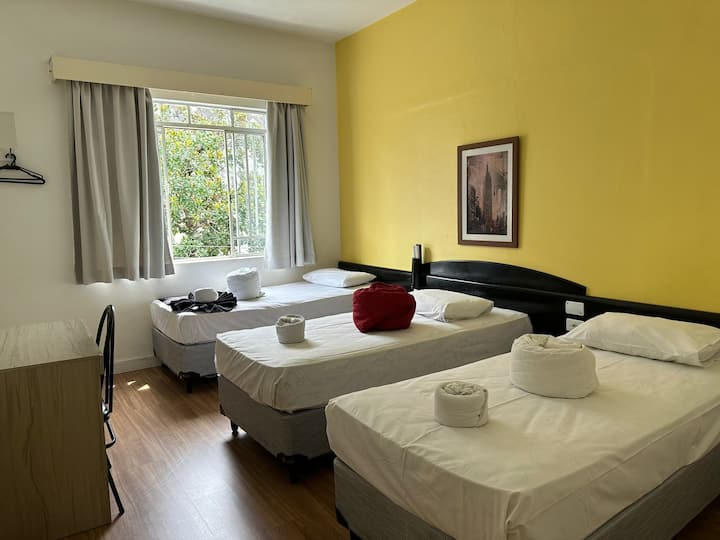 Hotel Aconchegante - Triplo Solteiro - Curitiba