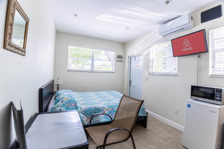 Cozy Private Room Next To The Mia Airport - Hialeah, FL