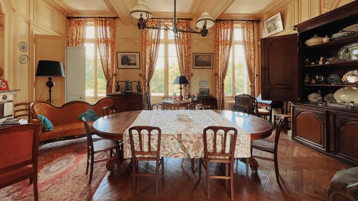 La Chambre Du Bout Dans Le Château En Normandie - Yvetot