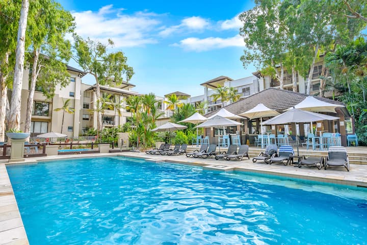 Bowmanii At Temple Resort—sunkissed Tropical Vibes - Clifton Beach