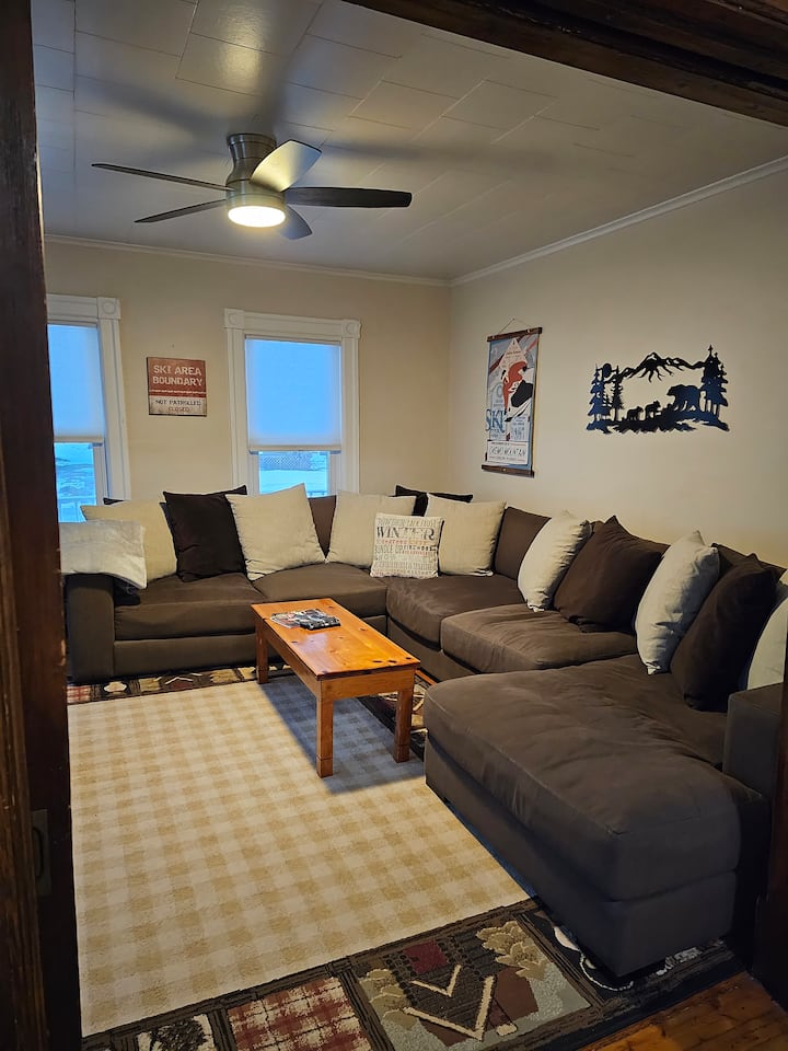 Okemo Village Townhouse. Private Indoor Hot Tub. - Vermont